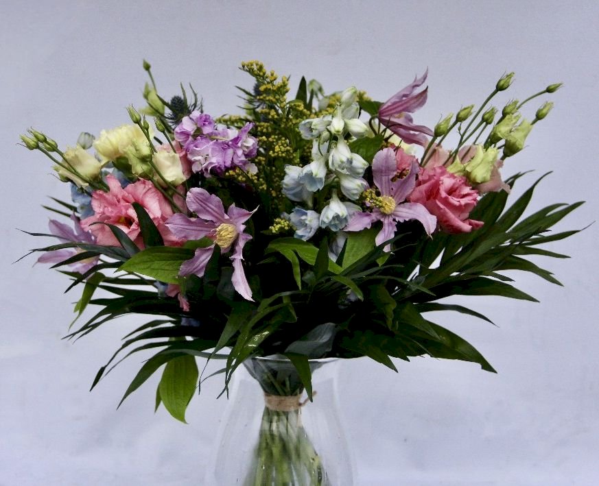 Køb smukke buketter Alma Blomster